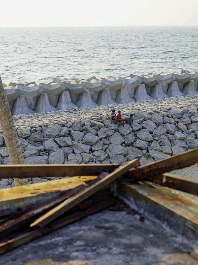 A new gigantic seawall in Kerala