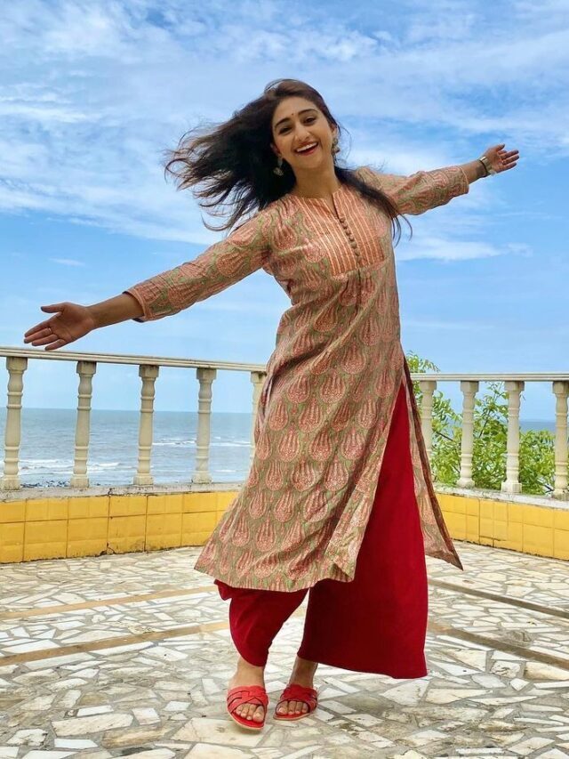 Mohena Singh: शादी के बाद मोहिना ने छोड़ दी ग्लैमर की दुनिया, कैबिनेट ...