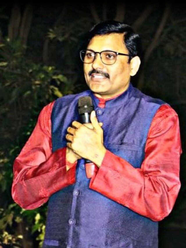 जानिए कौन हैं IAS आंजनेय कुमार सिंह जिन्होंने आजम के किले को किया ध्वस्त