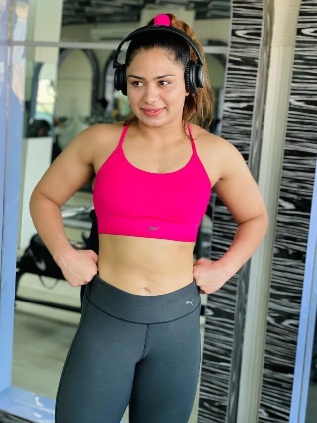 Naina Kanwal: तमंचे ने कैसे बदल दी सरपंच दंपती की बेटी नैना कंवल की जिंदगी?