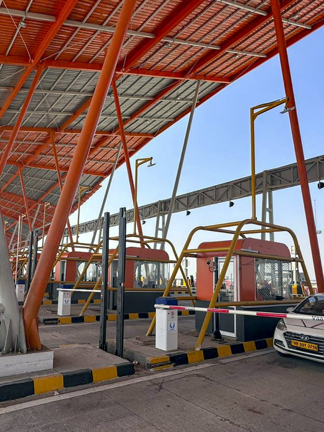 ஏப்ரல் 1 முதல் அமலுக்கு வருகிறது சுங்கச்சாவடி கட்டண உயர்வு..!!