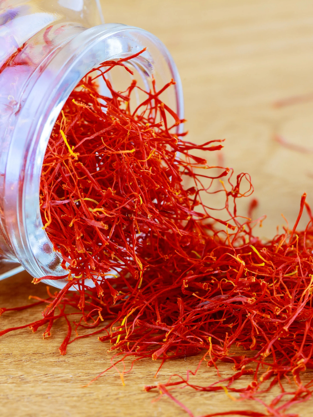 முகப்பொலிவை மேம்படுத்தும் குங்குமப்பூவின் மருத்துவ பயன்கள்..!!