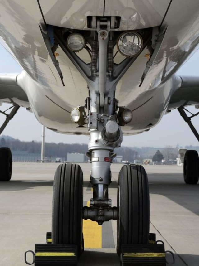 விமானத்தின் சிறிய டயர் எவ்வளவு எடையை தாங்கக்கூடியது தெரியுமா..?